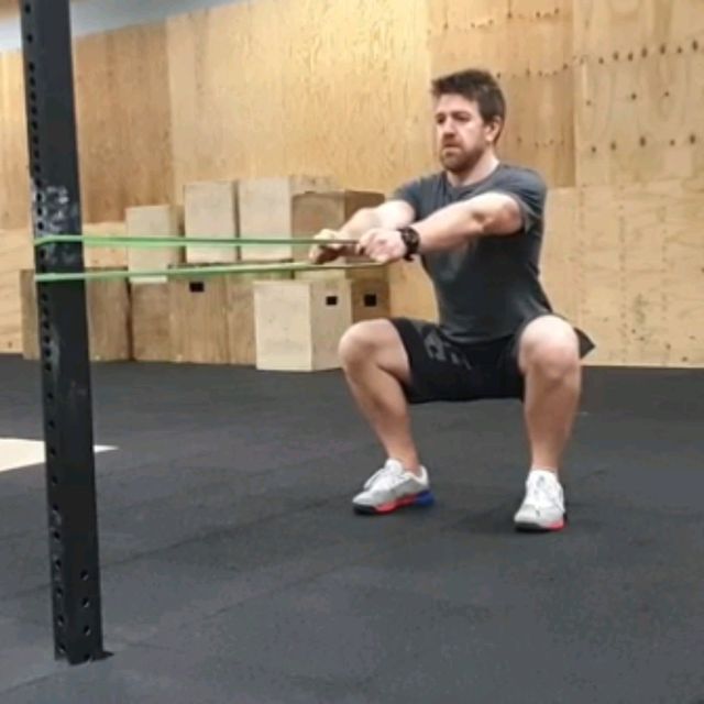 Squat Hold Band Row by Francisco Perez - Ejercicio Cómo hacerlo - Skimble