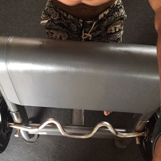 Siphiwe Seated Bicep Curls by Siphiwe Baleka - Exercise How-to - Skimble