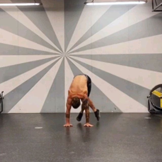 Crab Walk by Alex 🌊. - Exercise How-to - Skimble Workout Trainer