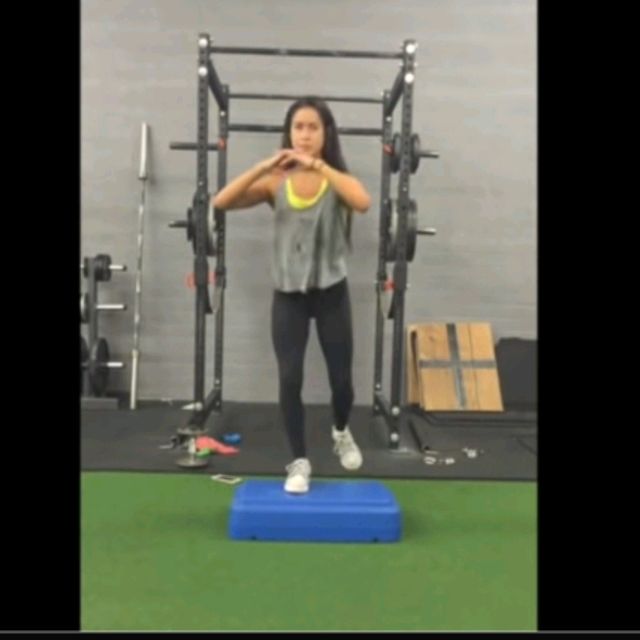 Step Back Twist Lunge by Amber A. - Exercise How-to - Skimble