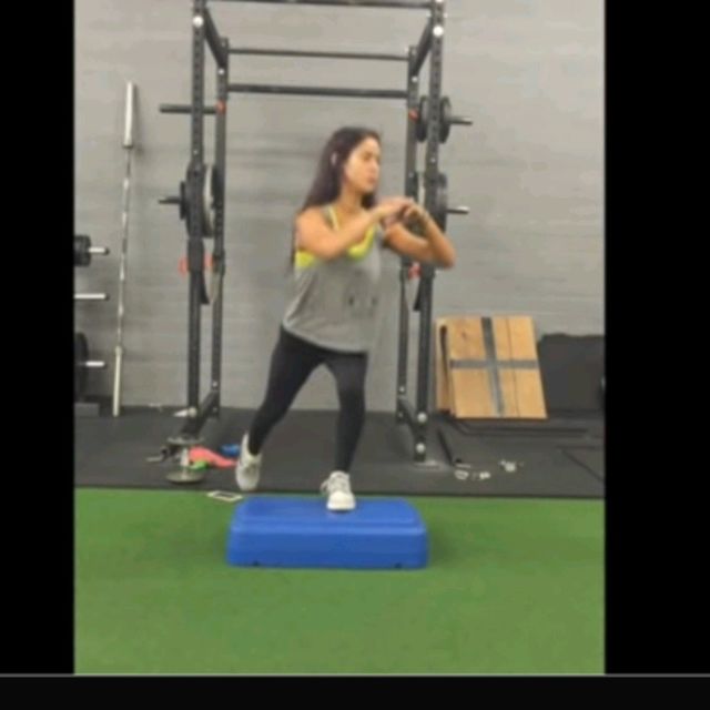 Step Back Twist Lunge by Amber A. - Exercise How-to - Skimble