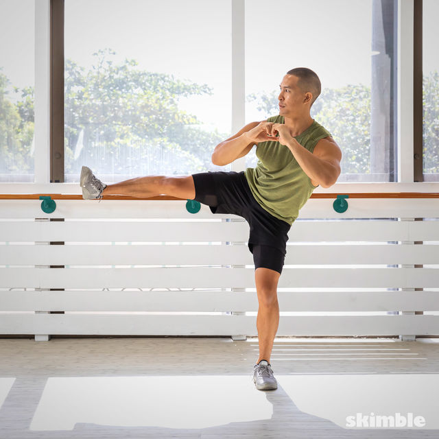 Squat Side Kicks - Comment faire de l'exercice - Skimble