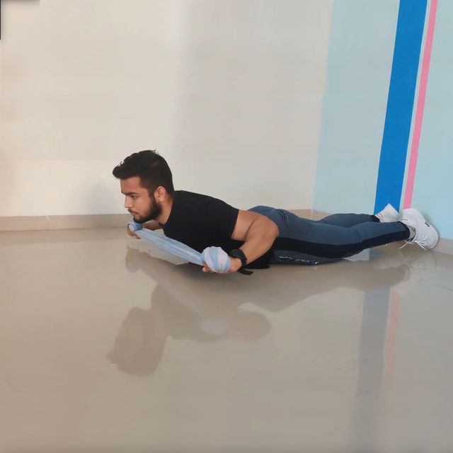 Lying Towel Pull Downs by Ömer Köseoğlu - Exercise How-to - Skimble