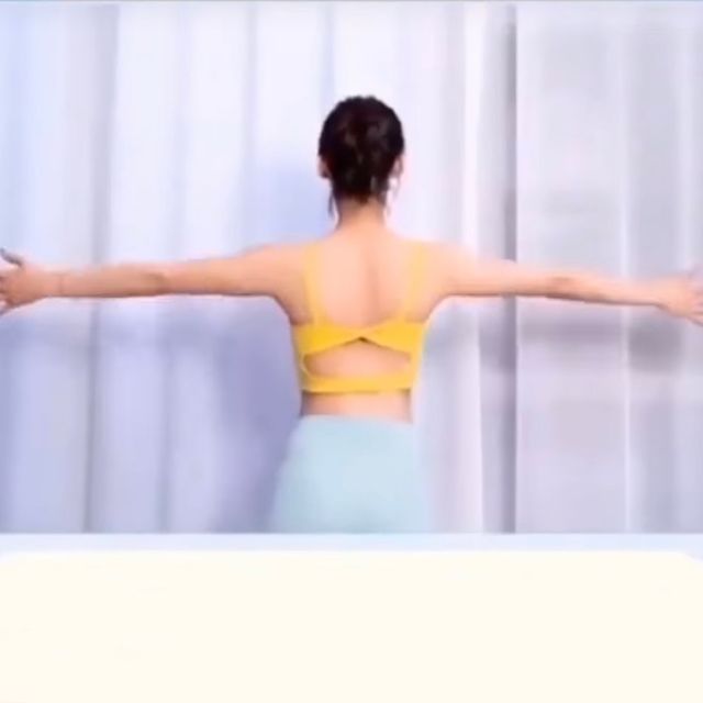 Upper Back Squeeze - Exercise How-to - Workout Trainer by Skimble