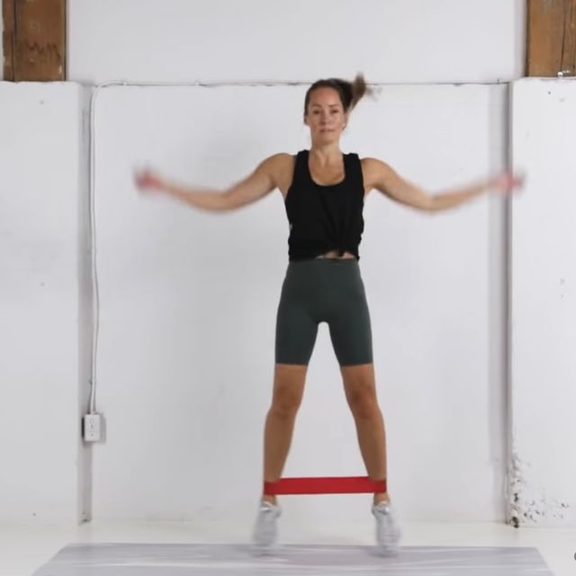 Mini Band Jumping Jacks by Ömer Köseoğlu - Exercise How-to - Skimble