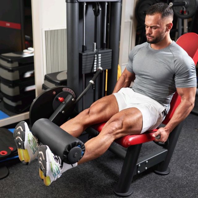 Leg Extensions by Titus S. - Exercise How-to - Skimble