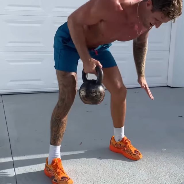 Offset Burpee To Bent-over Row by Livbeyond 💫. - Exercise How-to - Skimble