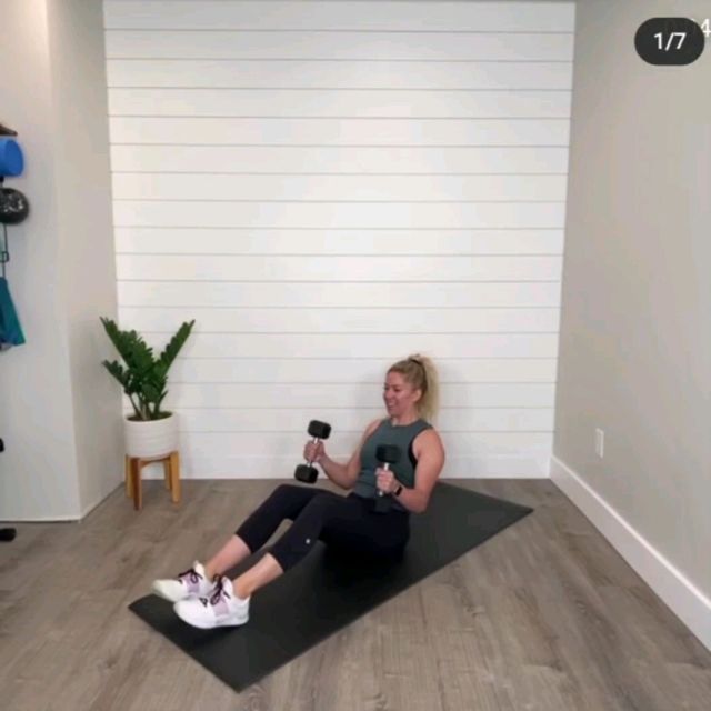 Knee lift with dumbell by Susanne H. - Exercise How-to - Skimble