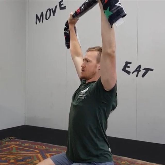 Towel Lat Pulldown by Ömer Köseoğlu - Exercise How-to - Skimble