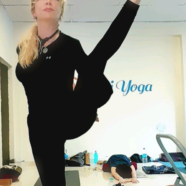 Free Flow Any Sequence Any Asana by 𝔻𝕖𝕤𝕖𝕣𝕥 𝔽𝕠𝕩🦊 🌟 - Exercise How-to ...