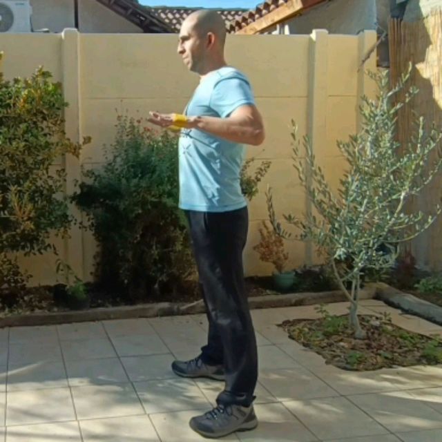 Mini Band Standing Pull by Francisco Perez - Ejercicio Cómo hacerlo ...