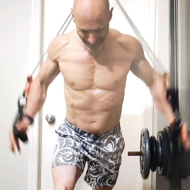 High To Low Chest Press by Frank Roodenburg - Exercise How-to - Skimble