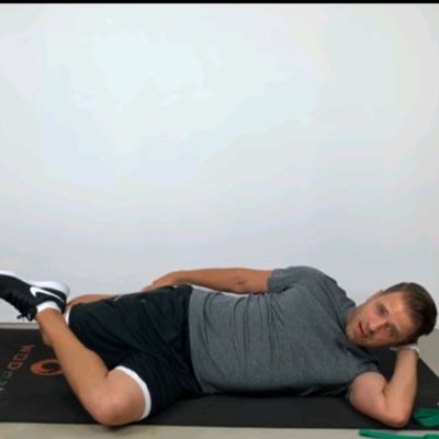 Right IT Band/ Quad Strech by Nathan Goliath - Exercise How-to - Skimble