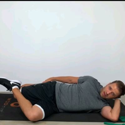 Left IT Band/ Quad Strech by Nathan Goliath - Exercise How-to - Skimble