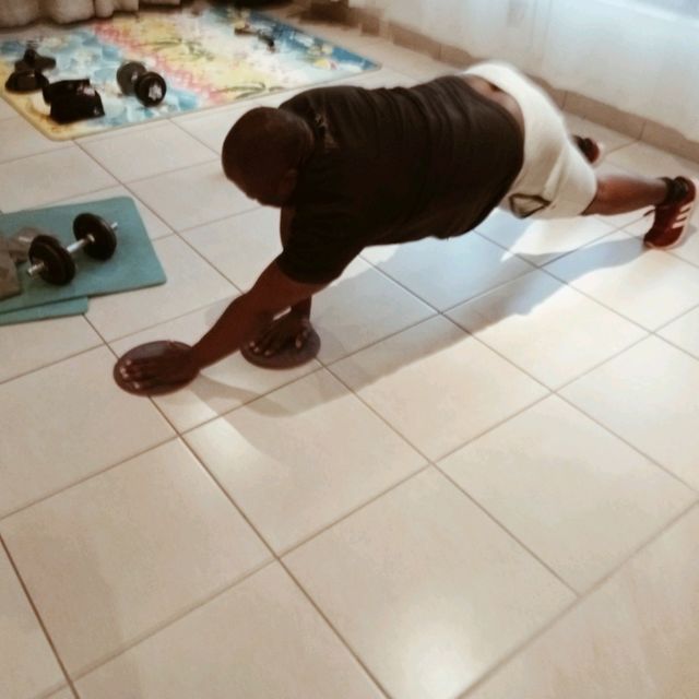 Glider Core Upper Body Slides by Madelein Van Wyngaardt - Exercise How ...