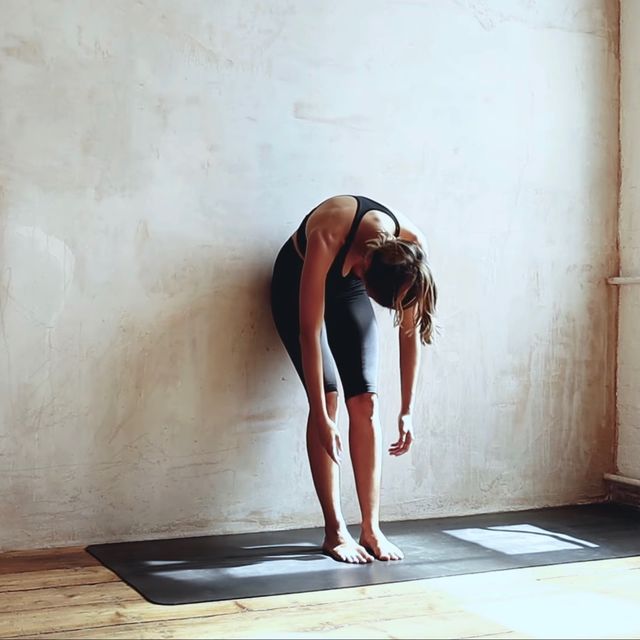Pilates Wall Spine Roll by Ömer Köseoğlu - Exercise How-to - Skimble
