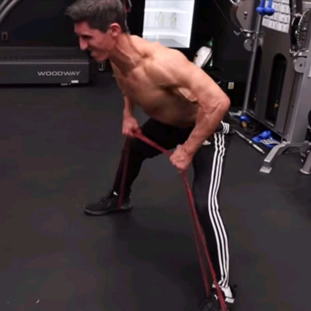 Band Bell Rows by Frank Roodenburg - Exercise How-to - Skimble