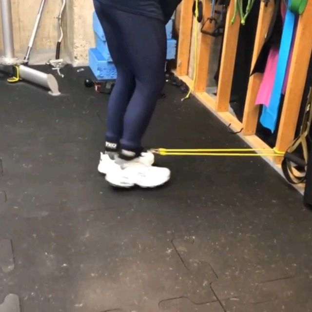 Standing Single Leg Curl by Frank Roodenburg - Exercise How-to - Skimble