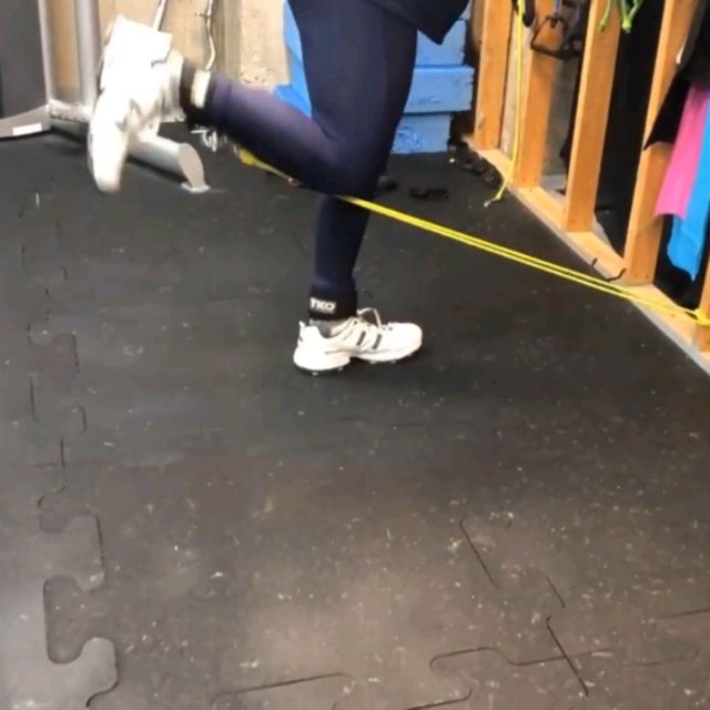 Standing Single Leg Curl by Frank Roodenburg - Exercise How-to - Skimble