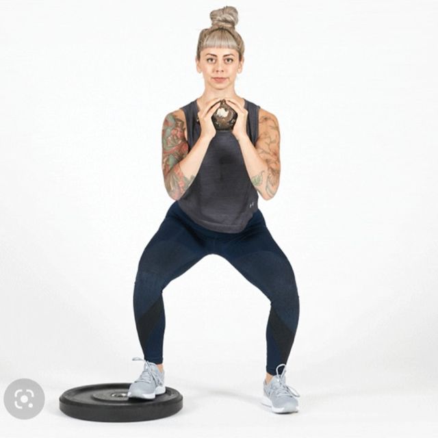 Elavated Weighted Squat by ꧁𝒩𝒶𝓉𝒽𝒶𝓁𝒾ℯ ꧂ ℒ𝒾𝓉𝒶𝓁𝒾ℯ𝓃 - Exercise How-to - Skimble