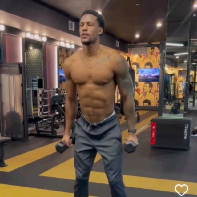 Squat Front Raise by Martel Berry - Exercise How-to - Skimble