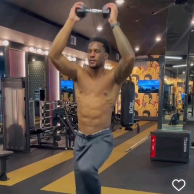 Standing Crunches by Martel Berry - Exercise How-to - Skimble