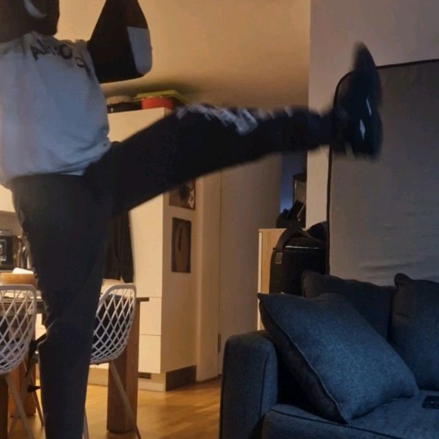 Core Scissors Lifts by Markcellous W. - Exercise How-to - Skimble