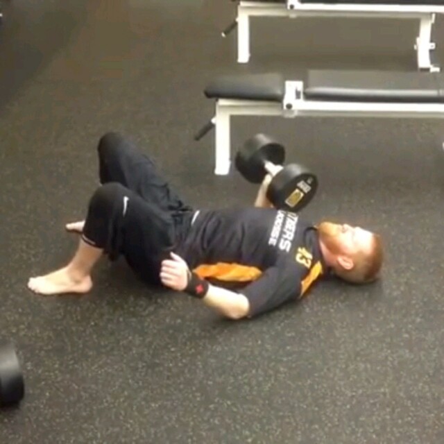 SA DB Floor Ches press by Francisco Perez - Ejercicio Cómo hacerlo ...