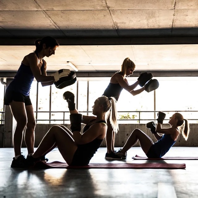 Crunch And Punch by Elliott Konieczka - Exercise How-to - Skimble