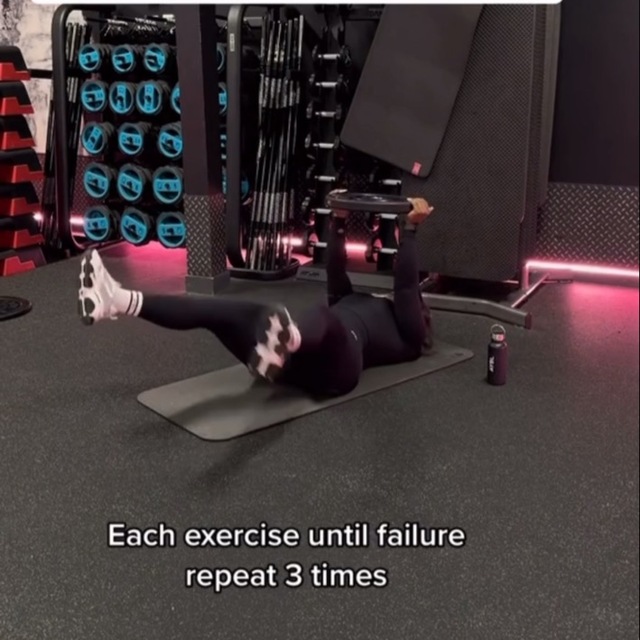 Plate Overhead Scissor Kicks by Deanna B. - Exercise How-to - Skimble