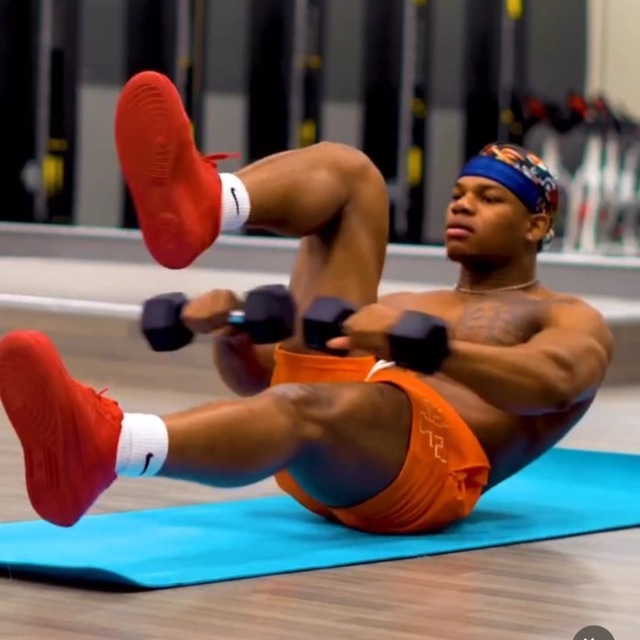 Dumbbells Crucifix/ Crunches by Deanna B. - Exercise How-to - Skimble