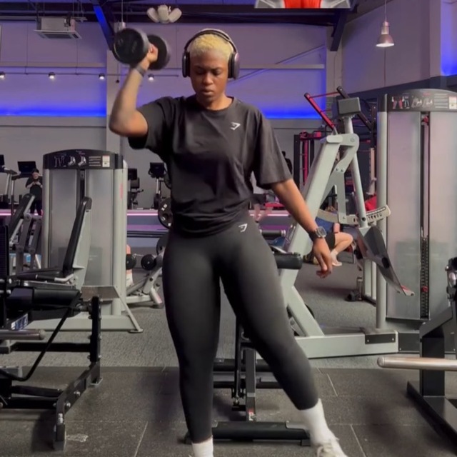 Dumbbell Opposite Knee To Elbow by Deanna B. - Exercise How-to - Skimble