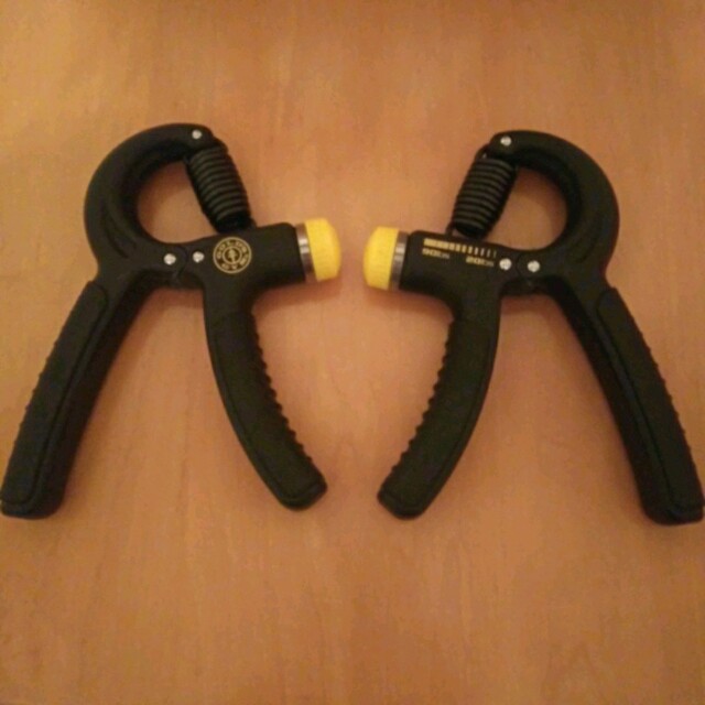 RIGHT HAND GRIPPER by Kimberly C - Exercise How-to - Skimble