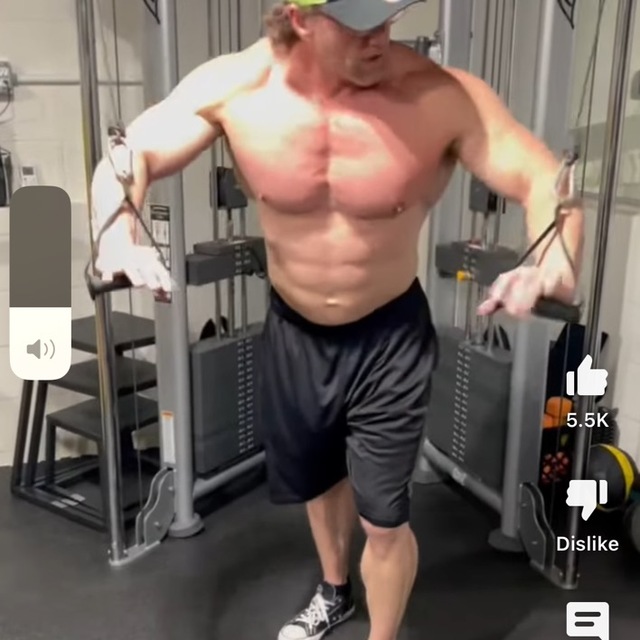 Cross Cable Fly by Ritwik Kejriwal - Exercise How-to - Skimble