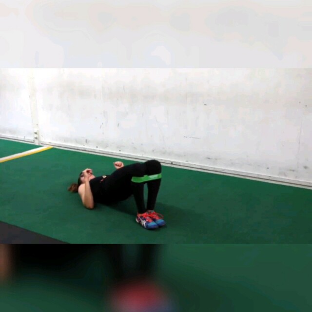 Mini band glute bridge clam by Francisco Perez - Ejercicio Cómo hacerlo ...