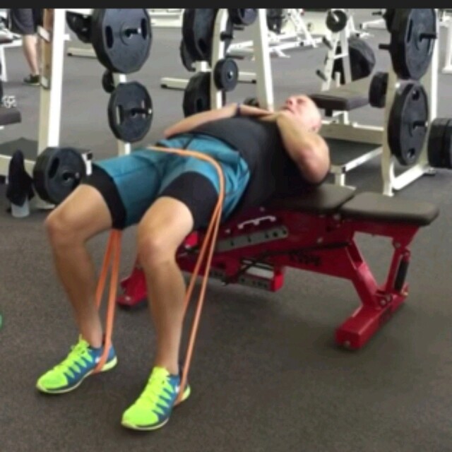 Banded Hip Thrust por Alex 🌊. - Ejercicio Cómo hacerlo - Skimble