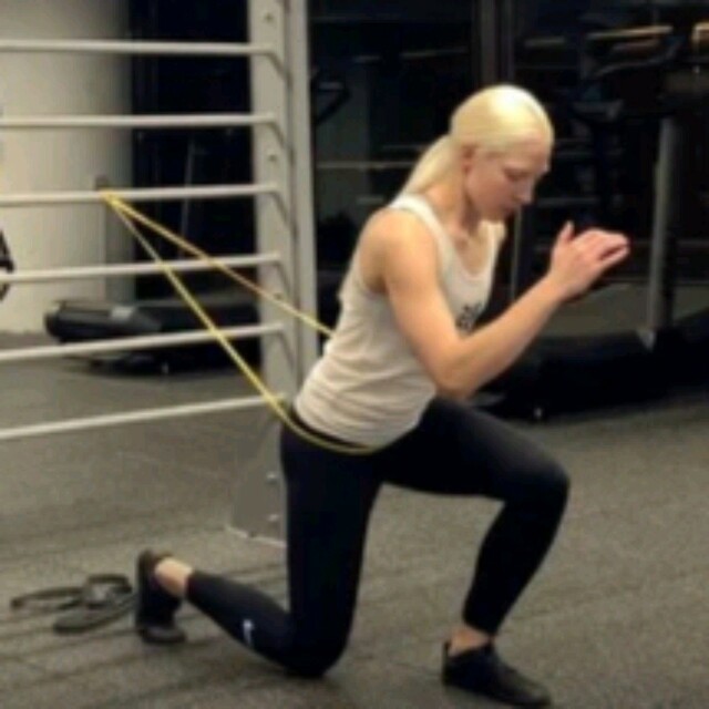 Banded Reverse Lunge Knee Up by Angel Ehrlich - Exercise How-to - Skimble