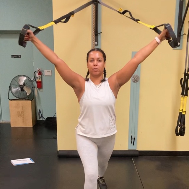 Fly Lunges by Nadia Chapman - Exercise How-to - Skimble