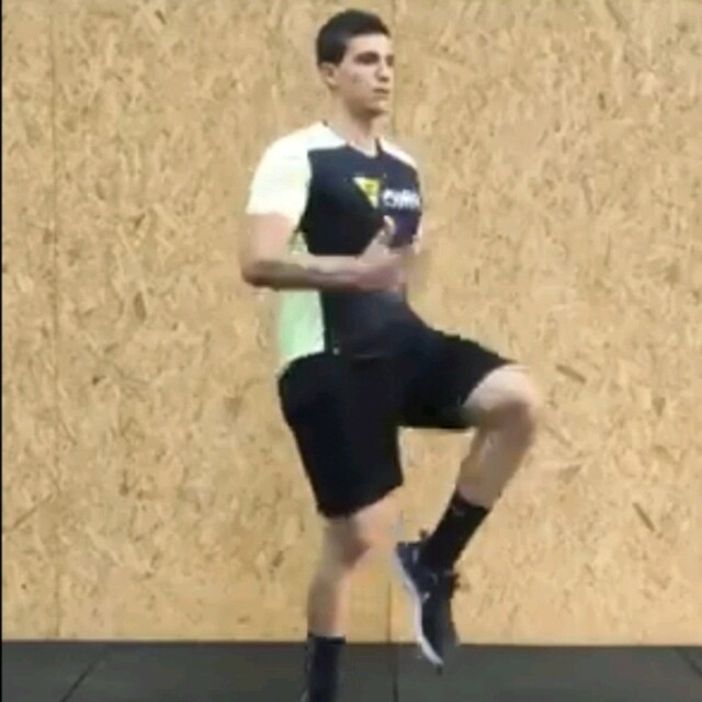 High Knee Run by Timon Jona Martin - Exercise How-to - Skimble
