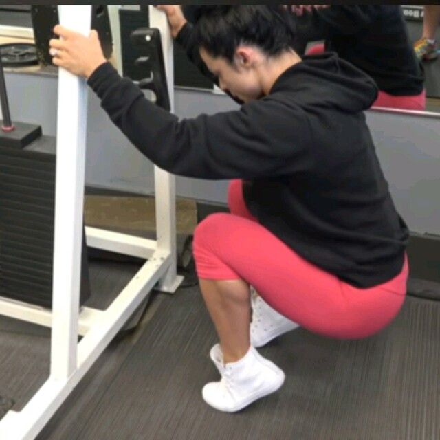 Squatted Calf Raises by 𝔻𝕖𝕤𝕖𝕣𝕥 𝔽𝕠𝕩🦊 🌟 - Exercise How-to - Skimble