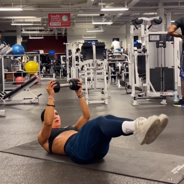Dumbbell Weighted Reverse Crunch por Deanna B. - Ejercicio Cómo hacerlo ...