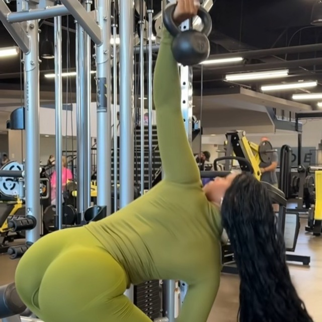 Kettlebell Reaches by Deanna B. - Exercise How-to - Skimble