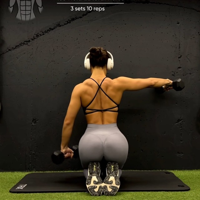 Iso Hold Lateral Raise por Deanna B. - Ejercicio Cómo hacerlo - Skimble