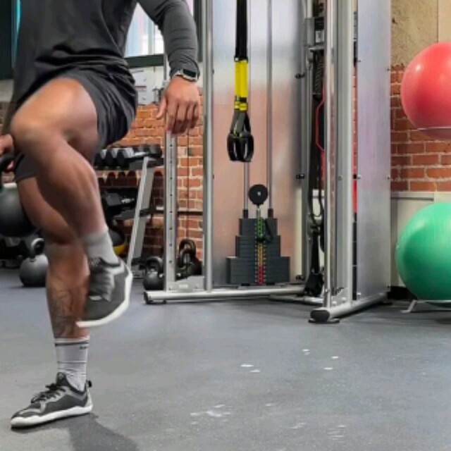 Caminata lateral con maleta, estocada inversa by Xexu L. - Ejercicio ...