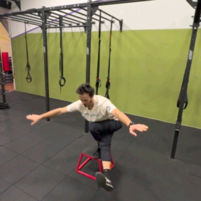 Elevated Dragon Squat by Alex 🌊. - Exercise How-to - Skimble