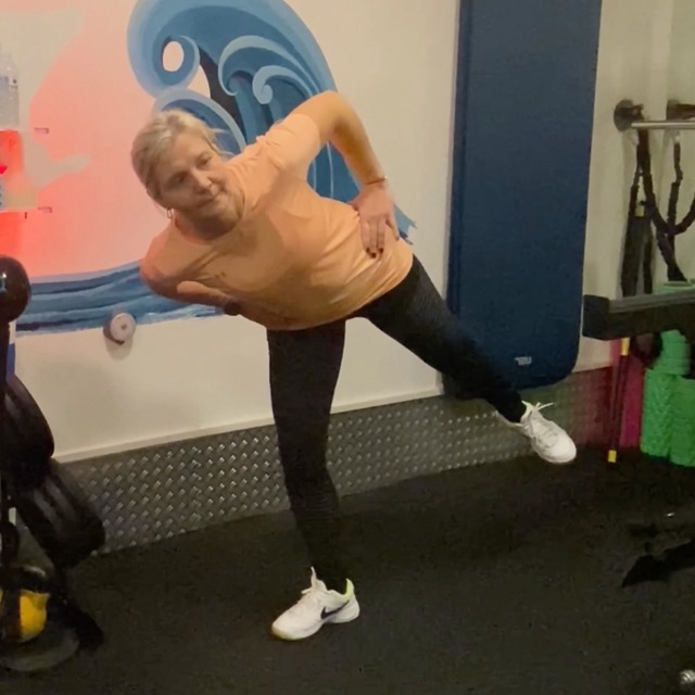 Balanced body pivot (R) by Ömer Köseoğlu - Exercise How-to - Skimble