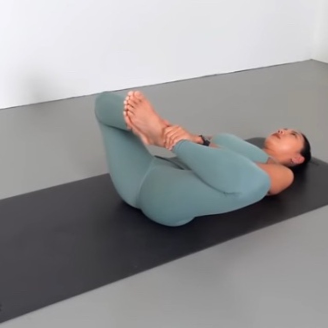 inner thigh stretch by Sana Zi - Exercise How-to - Skimble