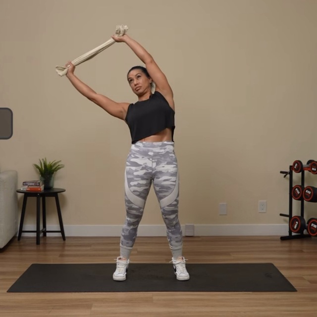 Towel Body Circles by Ömer Köseoğlu - Exercise How-to - Skimble
