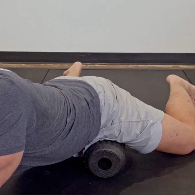 Anterior Hip Capsule Roll por Martin Harvey - Ejercicio Cómo hacerlo ...