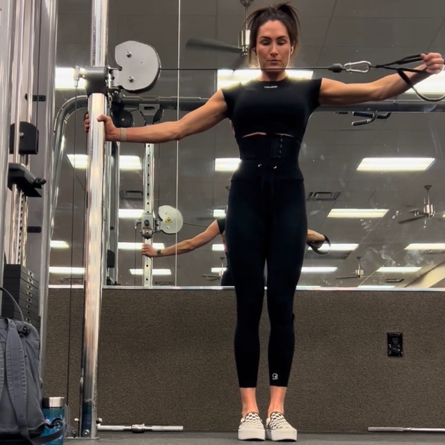 Single Arm Rear Delt Fly With Band 1.1 by Fifi J. - Exercise How-to ...